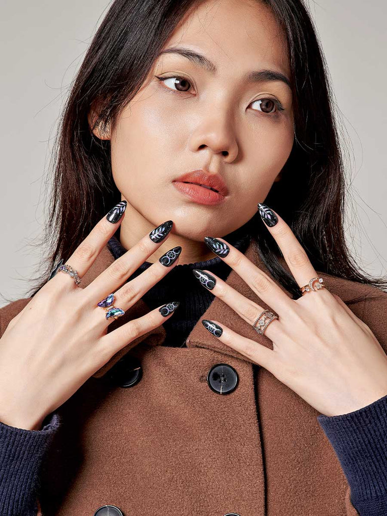 Star Chain|manicure|leaf|moon&star|black|fine glitter|almond|medium ...